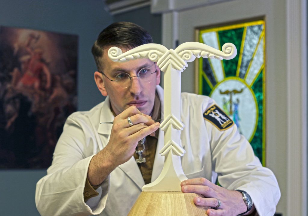 Irminsul Sculpture – Futhark